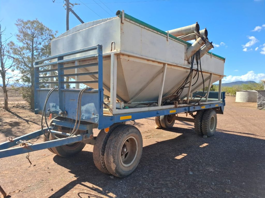 Trailer with bin - CFC Agri